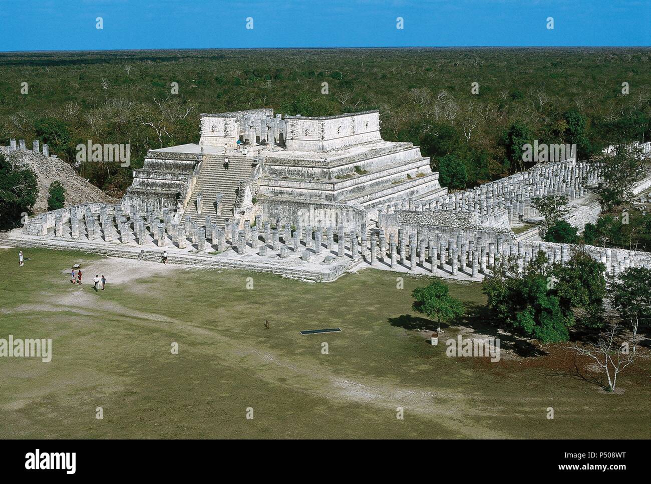 Templo de las mil columnas hi-res stock photography and images - Alamy