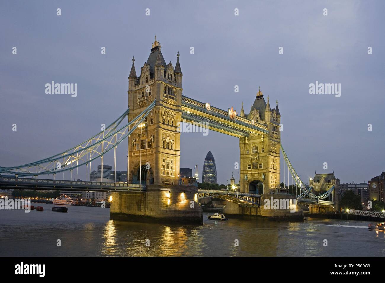 Torre puente inglaterra hi-res stock photography and images - Alamy