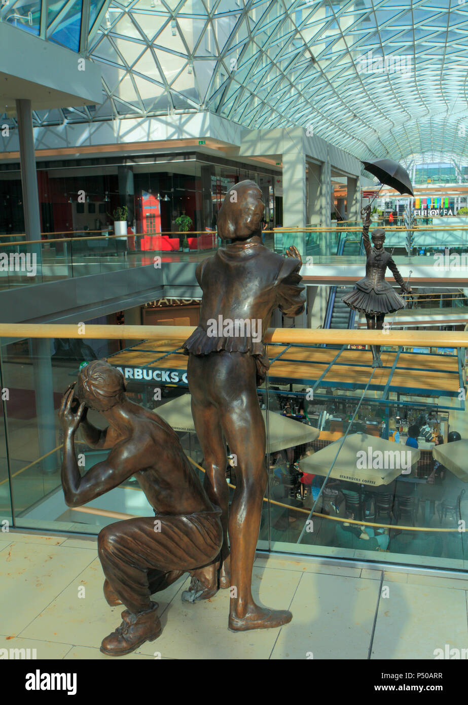 Statues shopping centre hi-res stock photography and images - Alamy