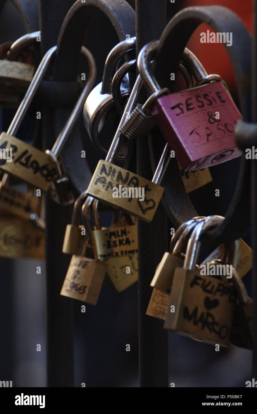 Locks of love rome hi-res stock photography and images - Alamy