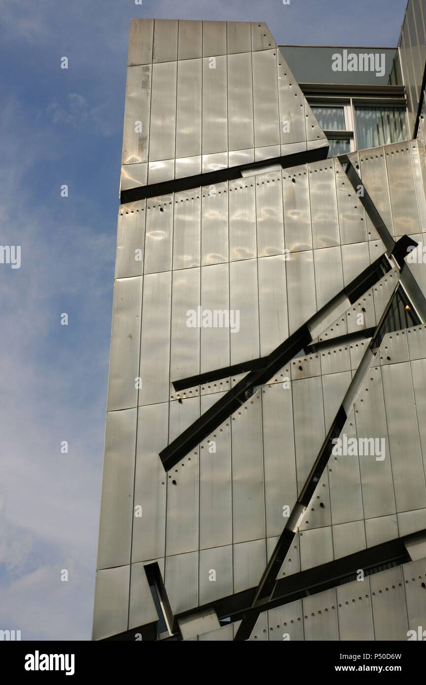 Daniel libeskind edificios hi-res stock photography and images - Alamy