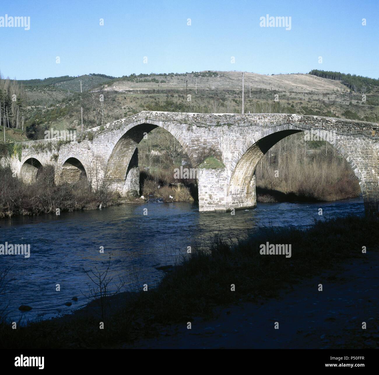 NAVARRA. AOIZ. Puente construido en estilo románico sobre el RIO IRATI ...