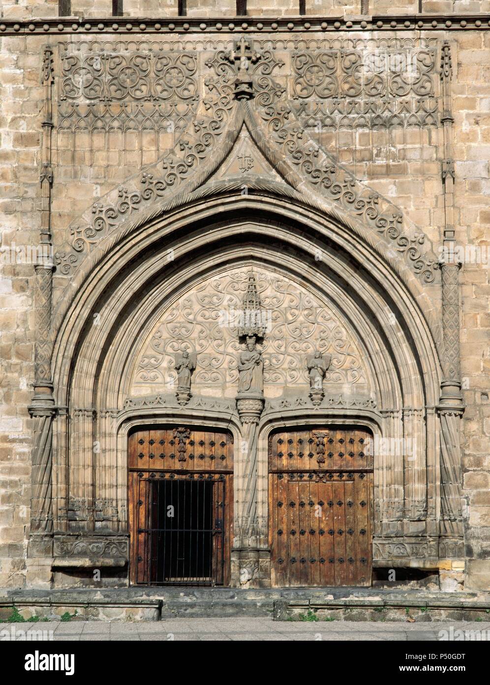 Gothic art. Church of Santa Maria. Cover with Tudor arches and ...
