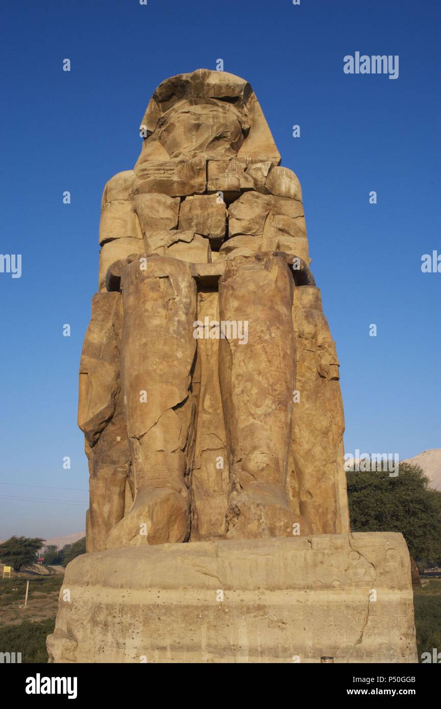 Colossal seated figure hi-res stock photography and images - Alamy