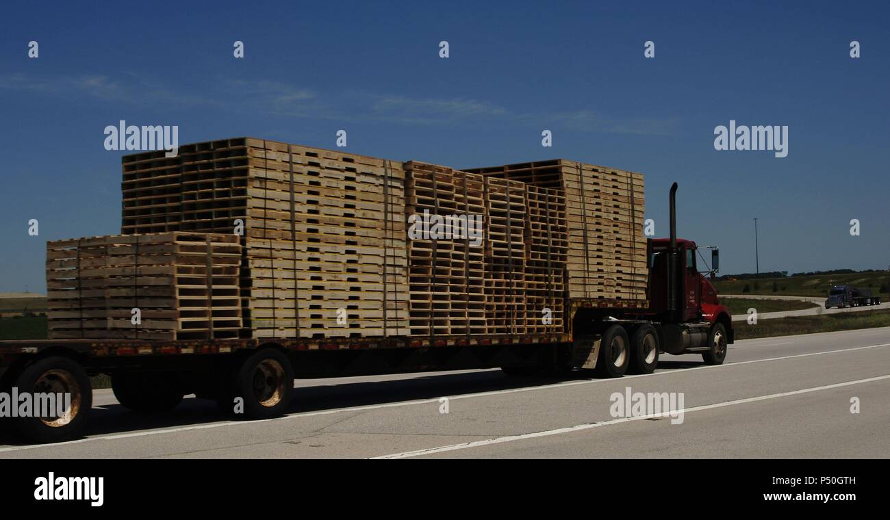 Camión de transporte de madera hi-res stock photography and images - Alamy