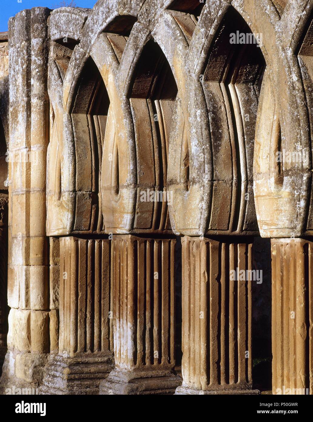 Pointed arch contains hi-res stock photography and images - Alamy