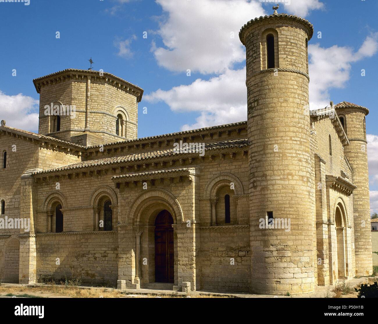 ARTE ROMANICO. ESPAÑA. SAN MARTIN DE FROMISTA (S. XI). Iglesia que ...