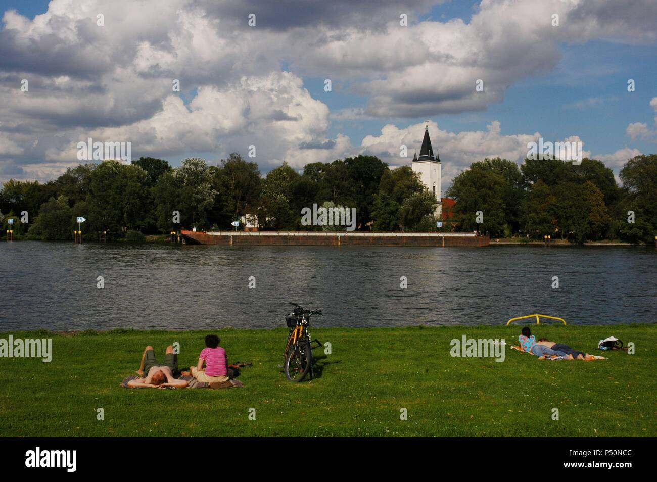 Parque treptower hi-res stock photography and images - Alamy