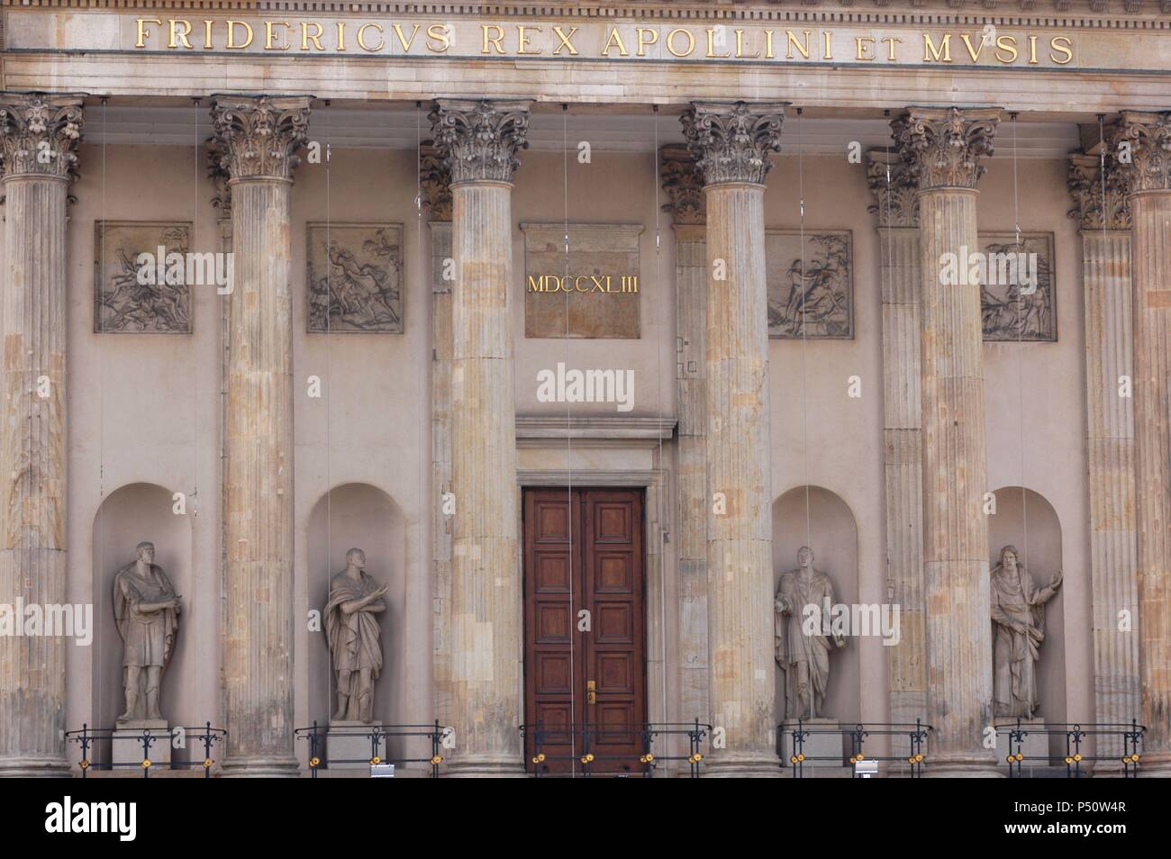 Neoclassical era buildings hi-res stock photography and images - Alamy