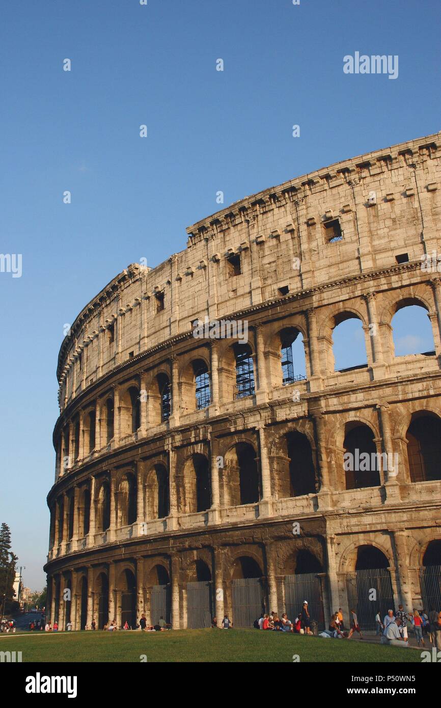 Colosseum gladiator rome audience hi-res stock photography and images ...
