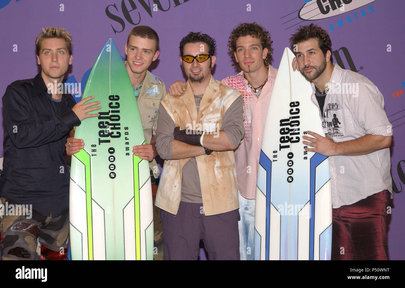 'NSync backstage with awards at the Teen Choice Awards 2001 at the ...