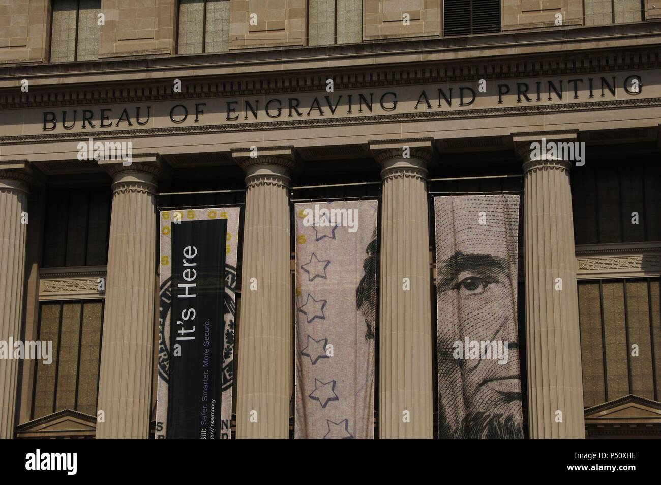 Bureau of printing and engraving exterior hi-res stock photography and ...