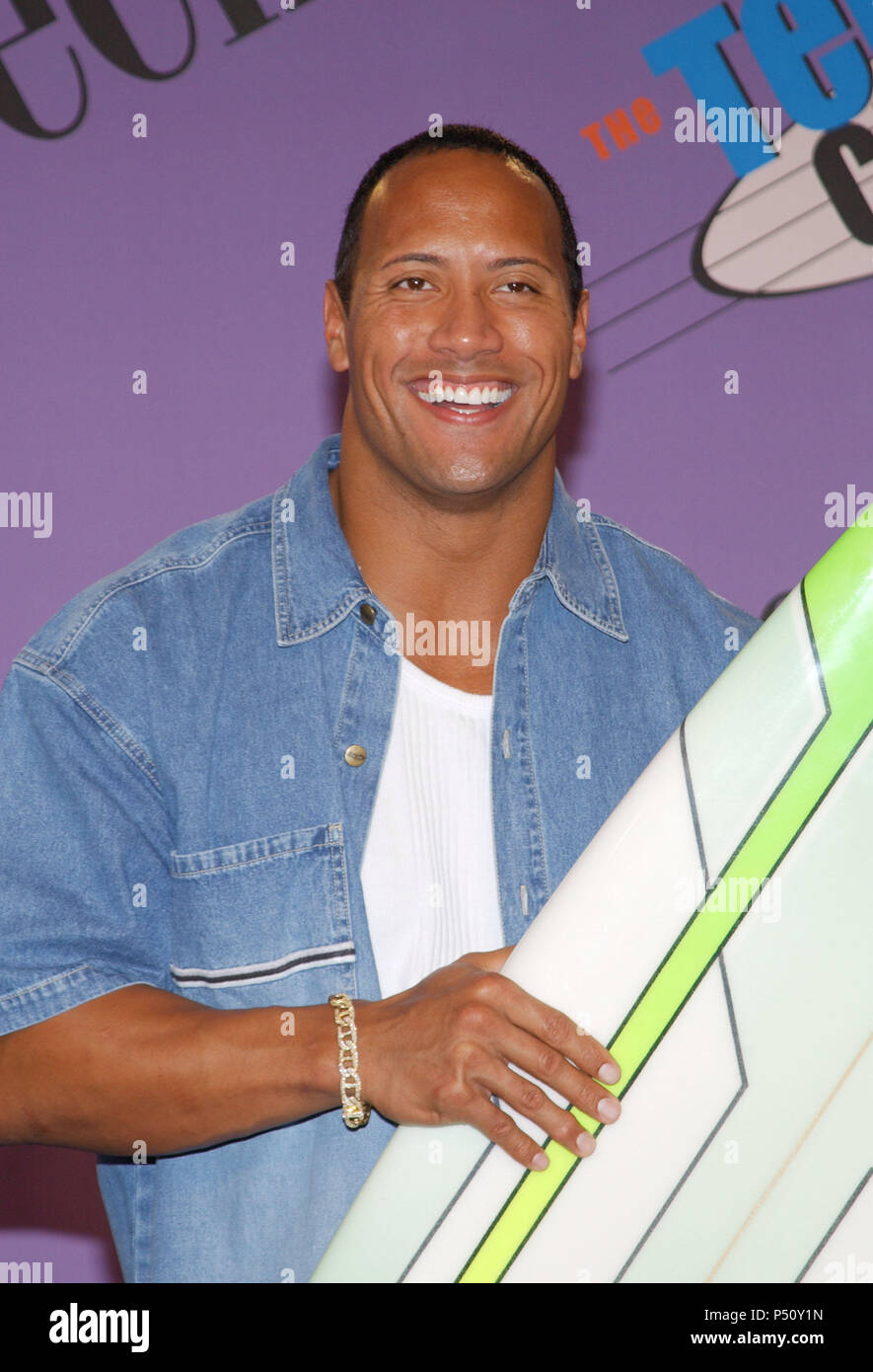 The Rock backstage with award for Choice Sleazebag at the Teen Choice ...