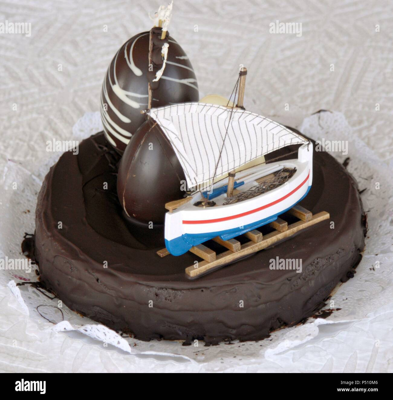 Mona traditional spanish cake hi-res stock photography and images - Alamy