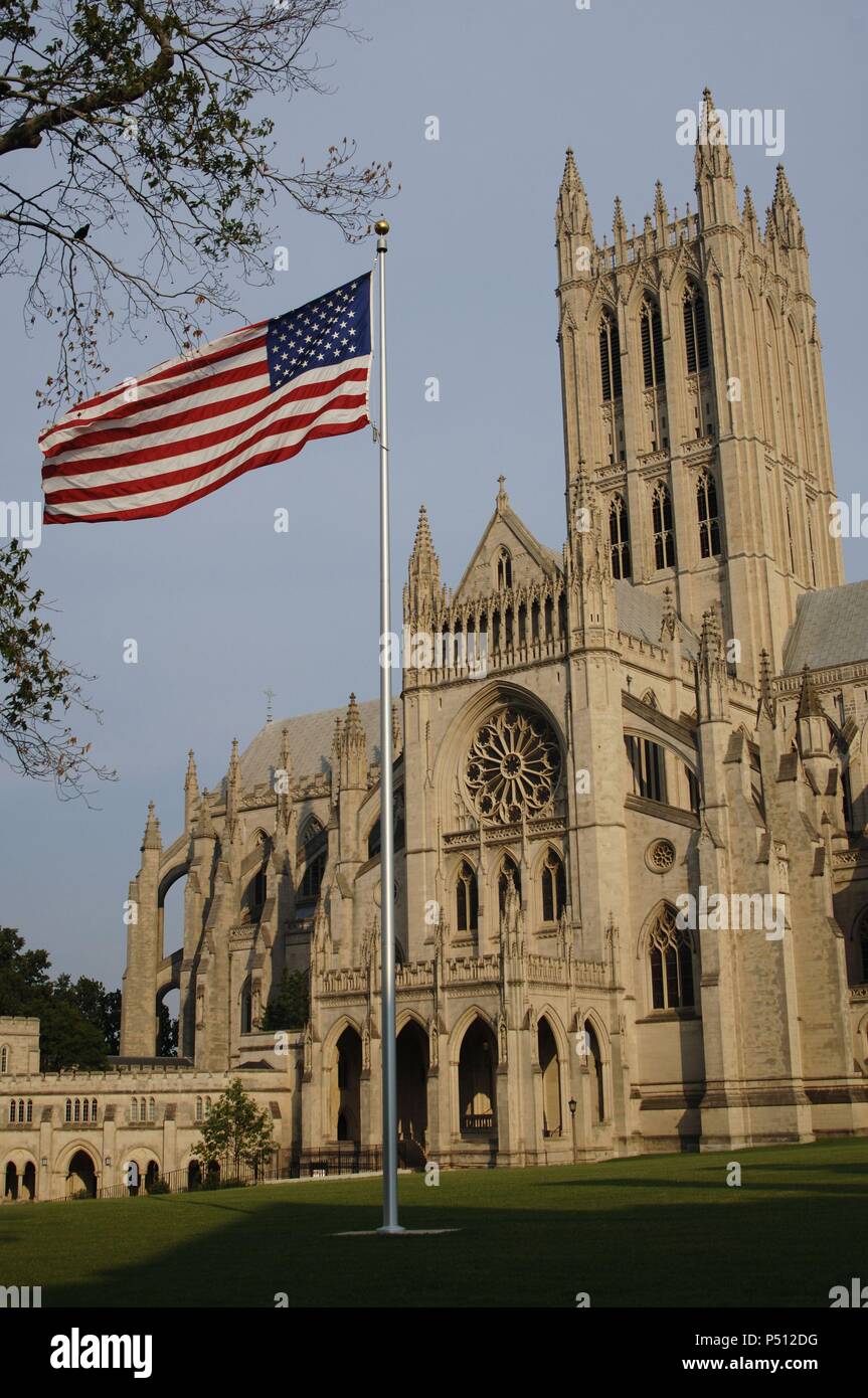 Washington National Cathedral (St. Peter and St. Paul Cathedral). 20th ...