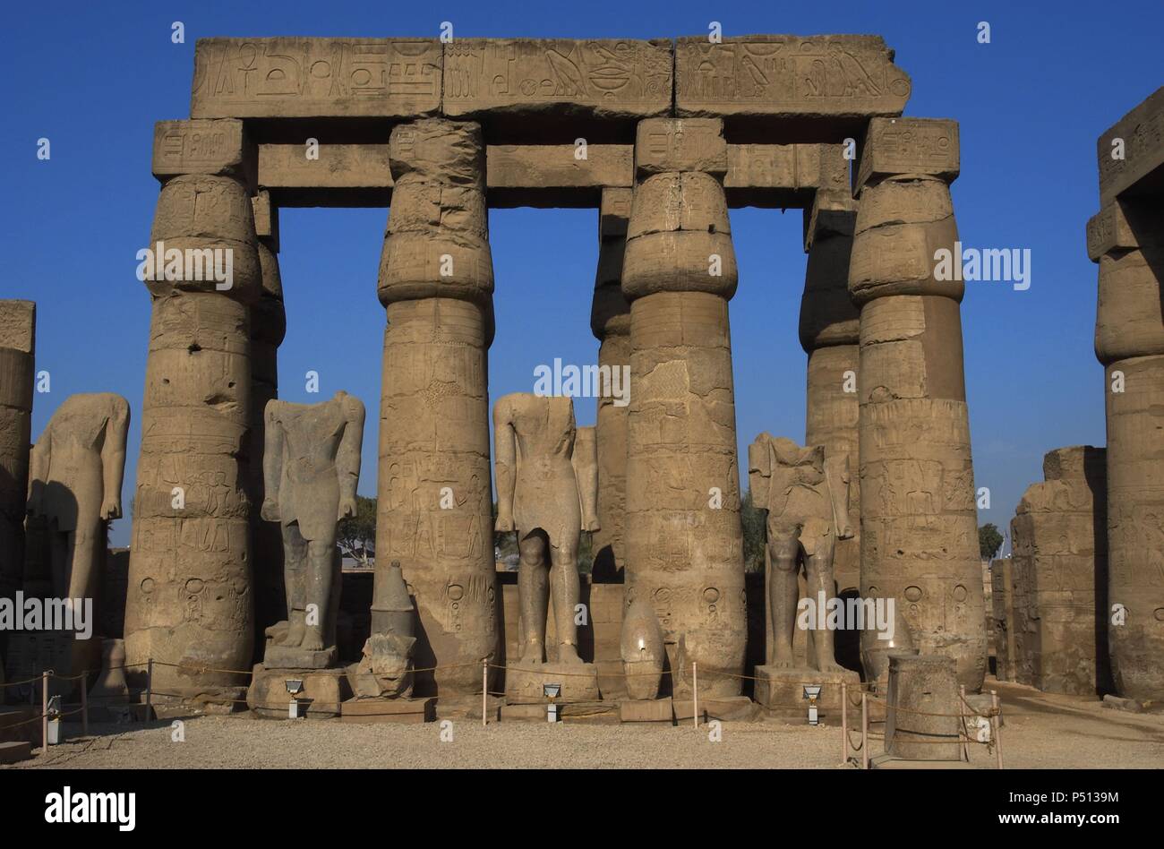 Egypt architrave ancient egyptian hi-res stock photography and images ...