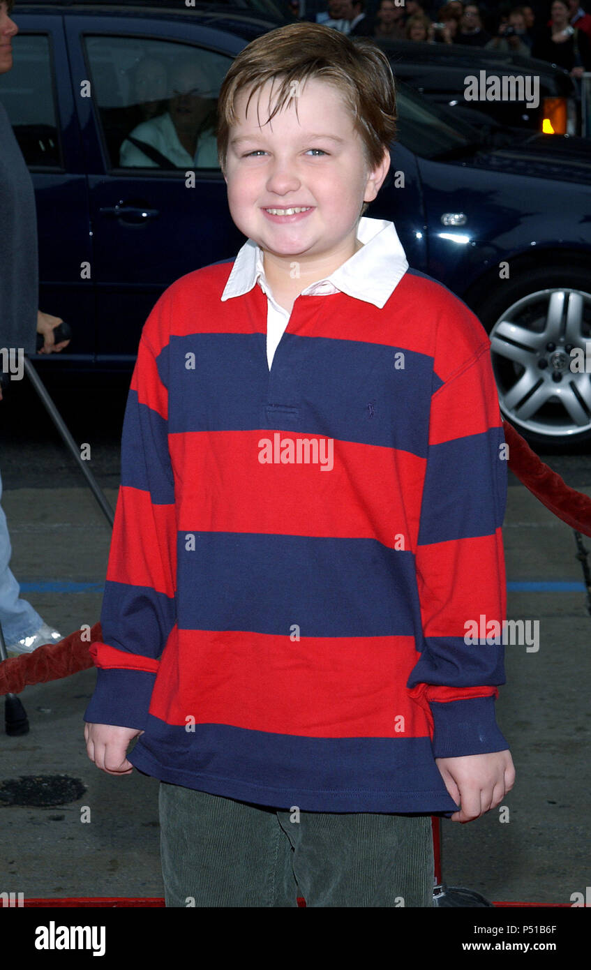 Angus jones 2003 looney tunes hi-res stock photography and images - Alamy