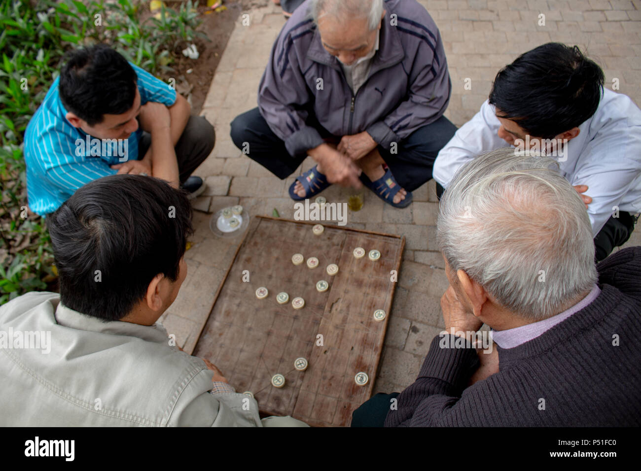Elderly men playing checkers park hi-res stock photography and images ...