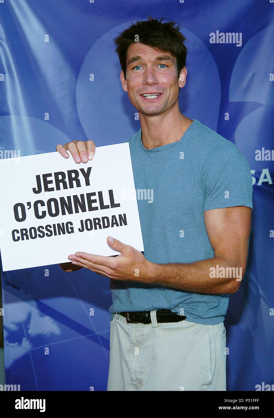 Jerry O'Connell (Crossing Jordan) arriving at the NBC All-Star Party ...