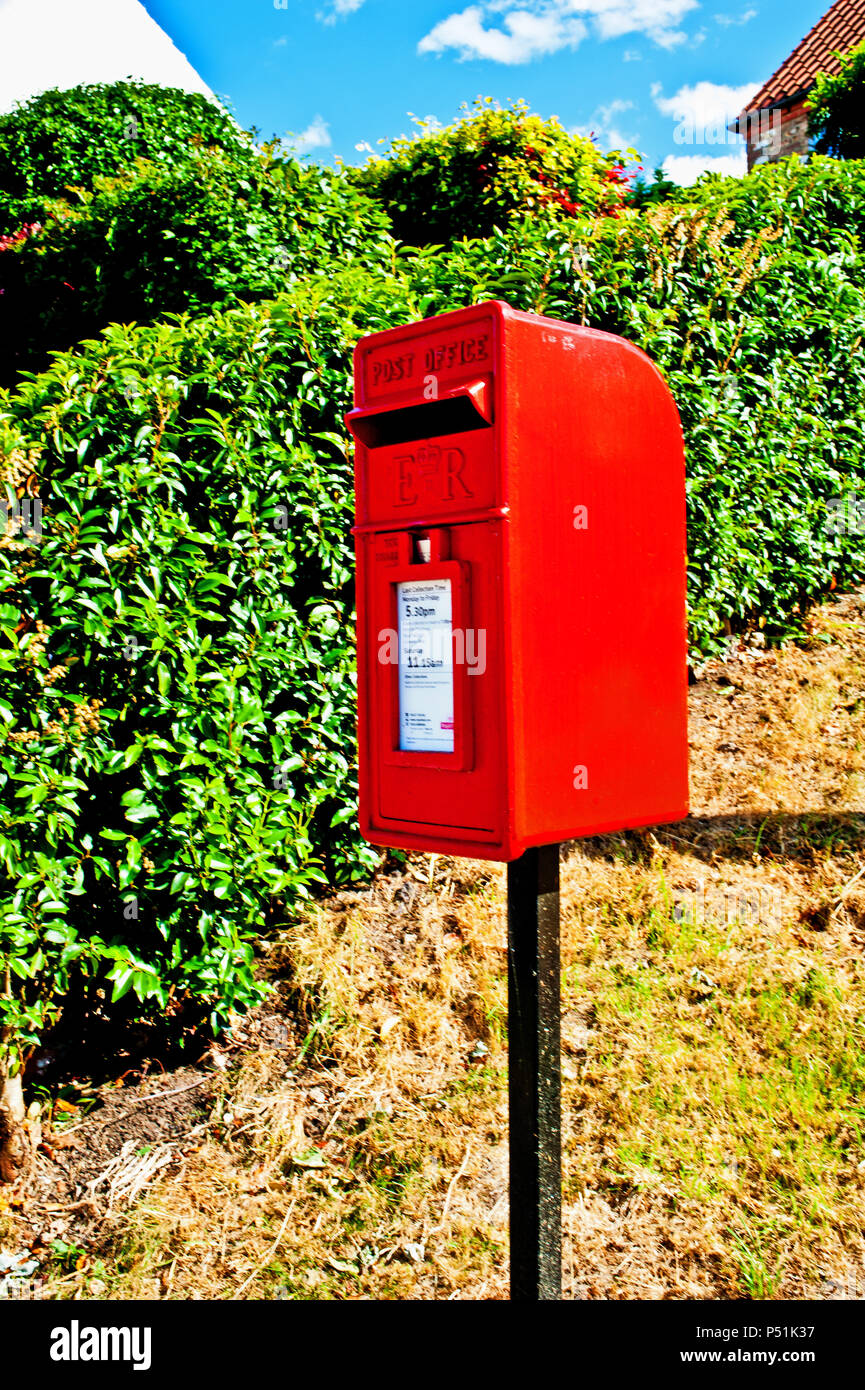 ER post box, Nether Poppleton, North Yorkshire, England Stock Photo - Alamy
