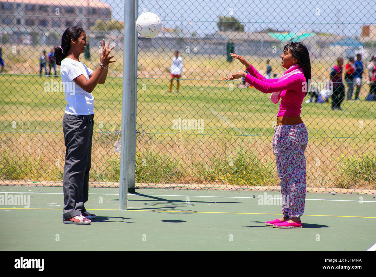Kids netball hi-res stock photography and images - Alamy