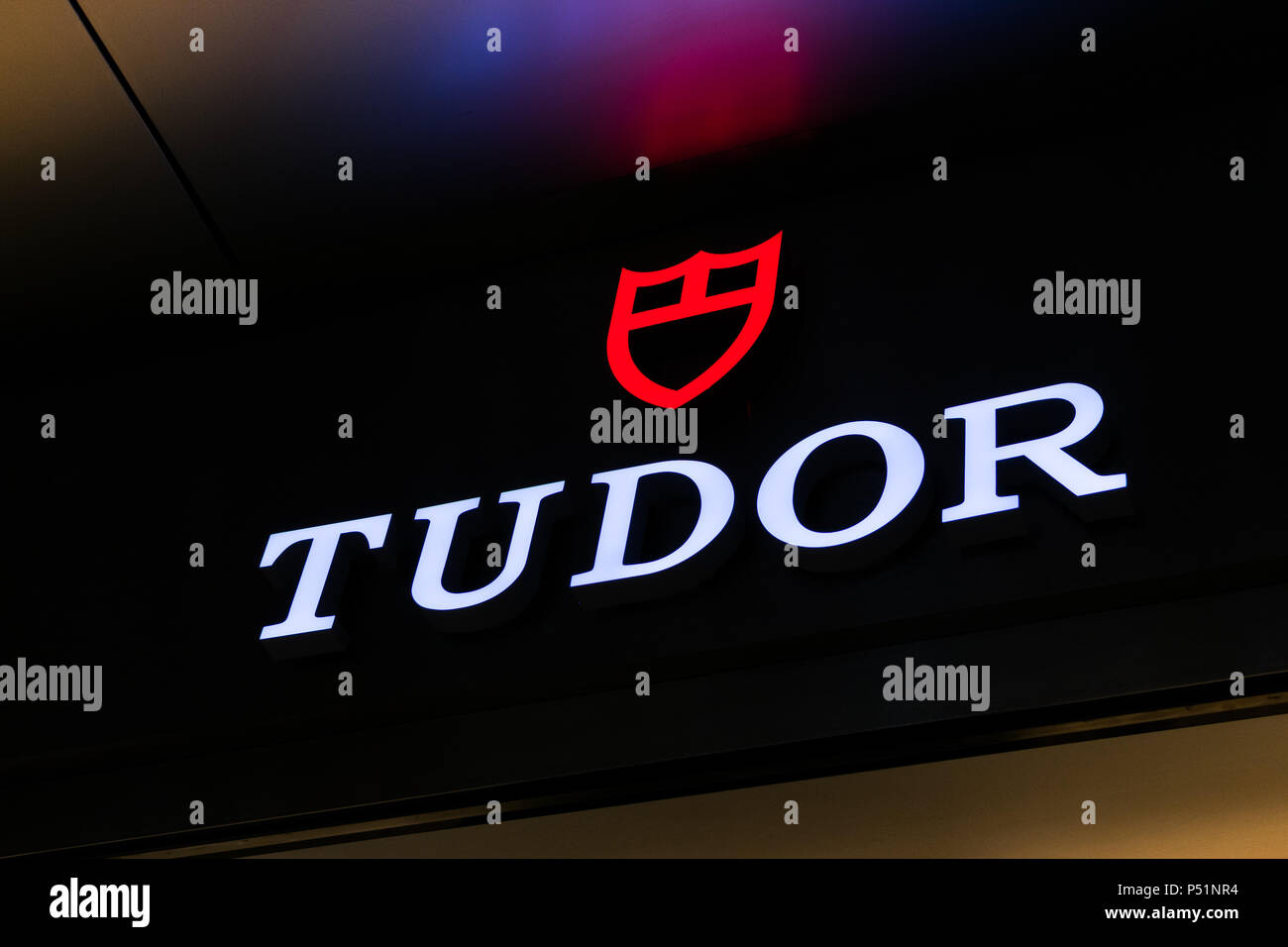 Tudor icon hi-res stock photography and images - Alamy