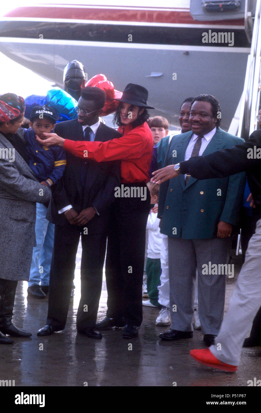 Michael jackson lax airport 1992 hi-res stock photography and images ...