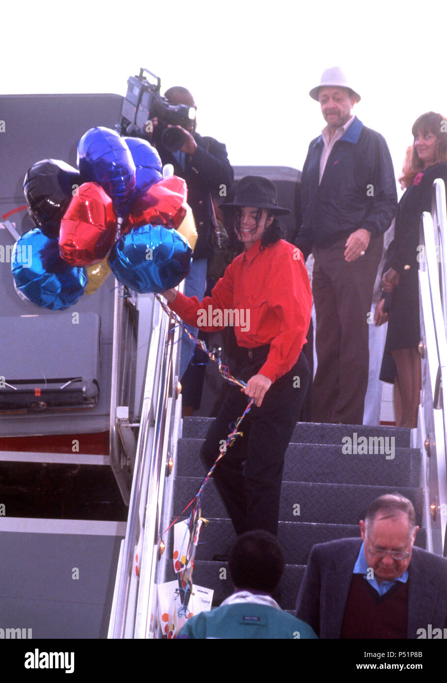 LOS ANGELES, CA - FEBRUARY 10: Singer Michael Jackson and publicist Lee ...