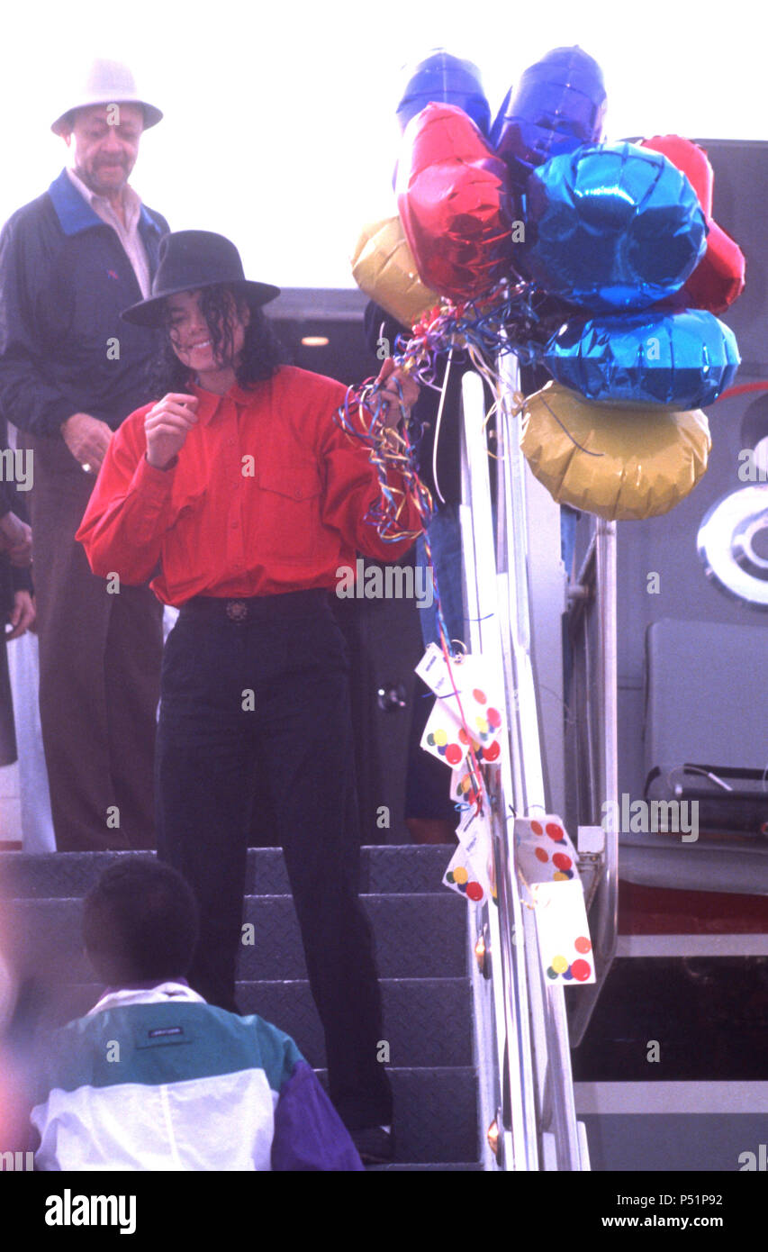 Michael jackson lax airport 1992 hi-res stock photography and images ...