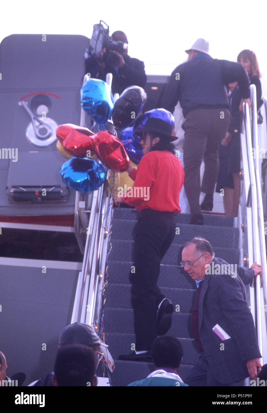 LOS ANGELES, CA - FEBRUARY 10: Singer Michael Jackson and publicist Lee ...