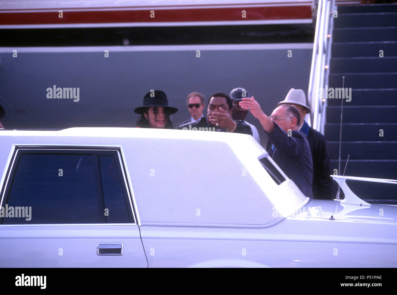 Michael jackson lax airport 1992 hi-res stock photography and images ...