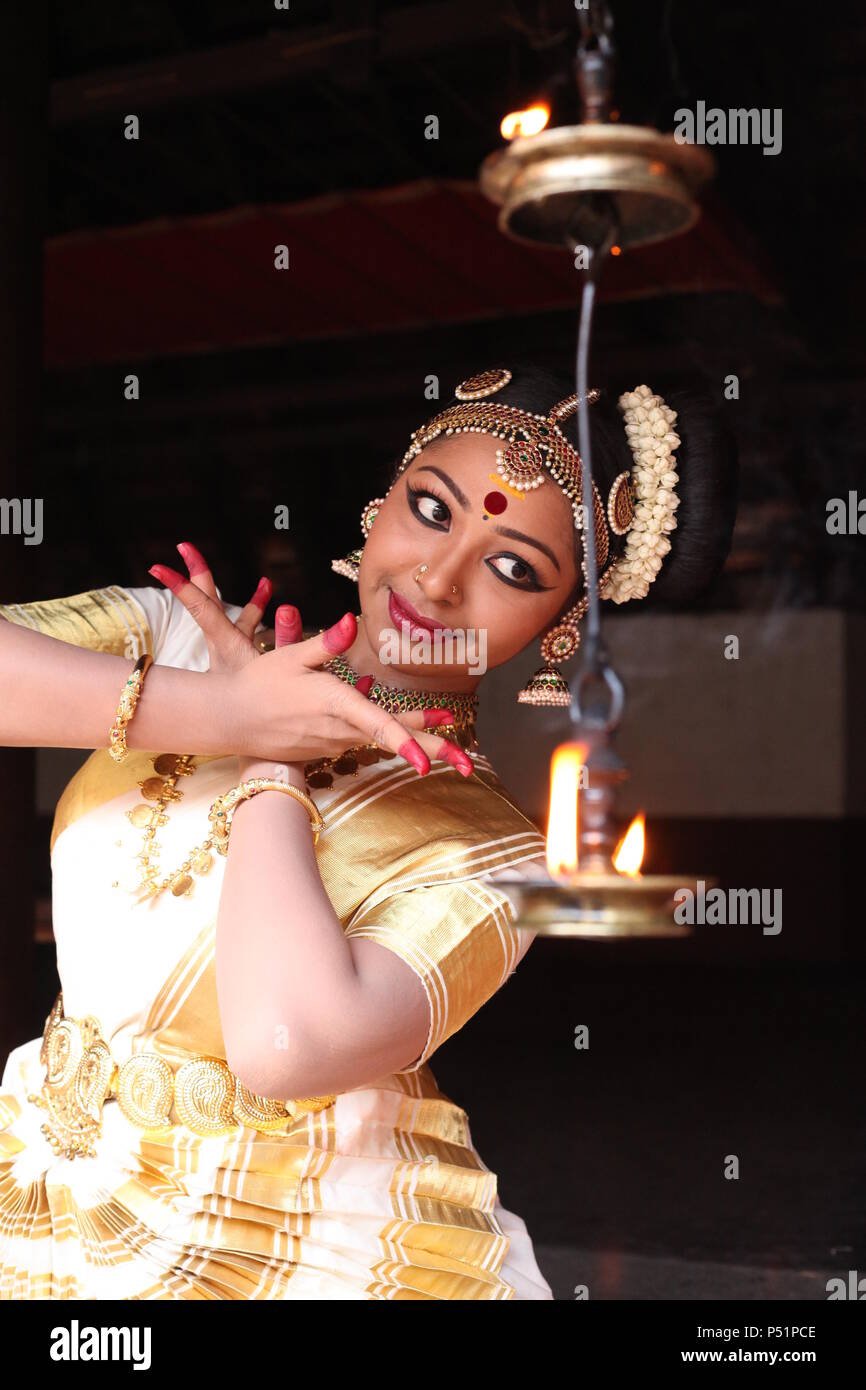 Mohini attam hi-res stock photography and images - Alamy