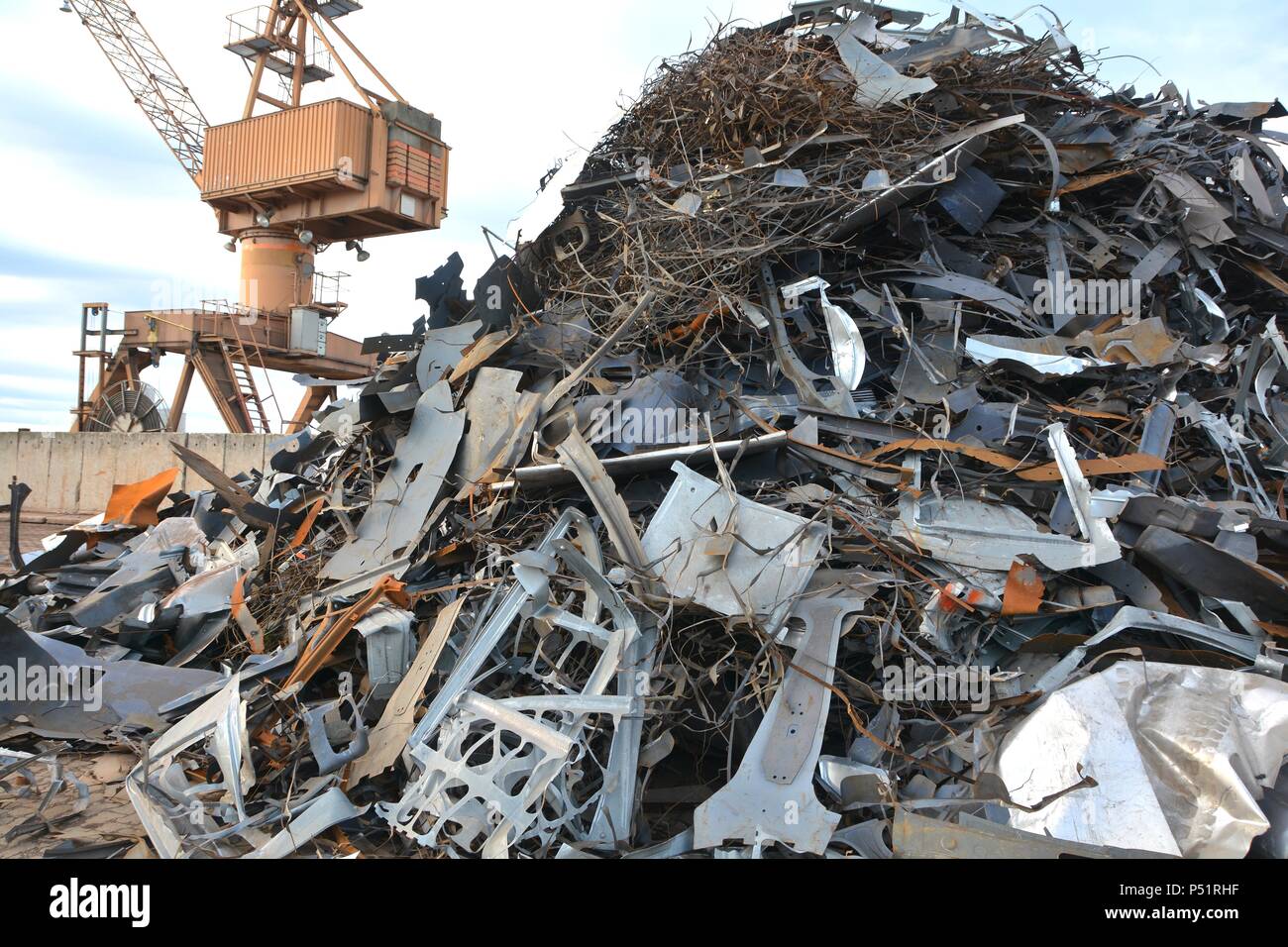 Unloading scrap metal hi-res stock photography and images - Alamy