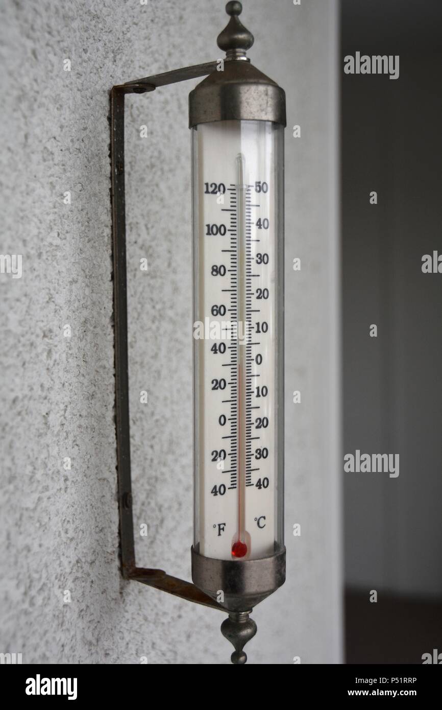Thermometer house outside hi-res stock photography and images - Alamy