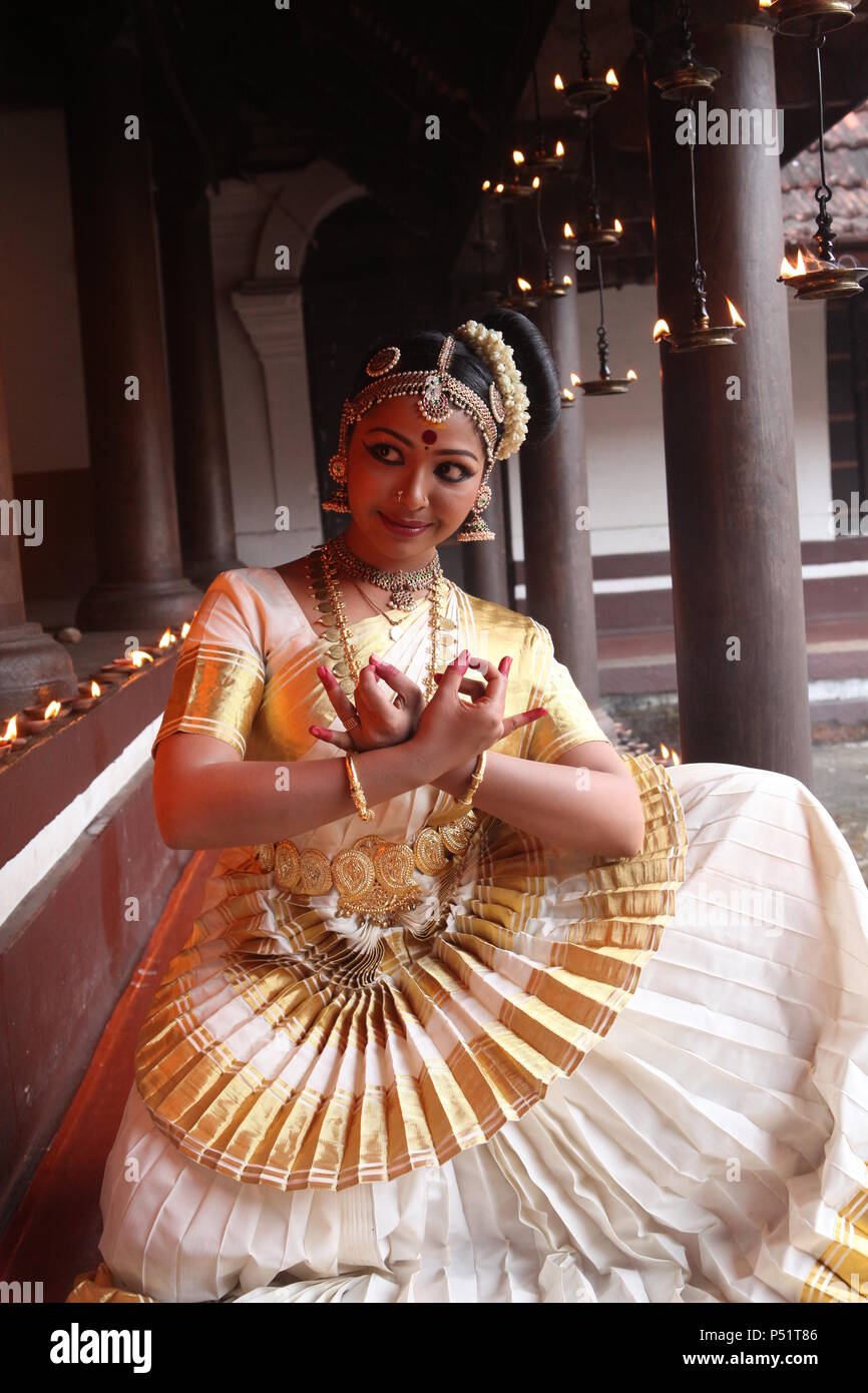 Mohiniyattam Dance