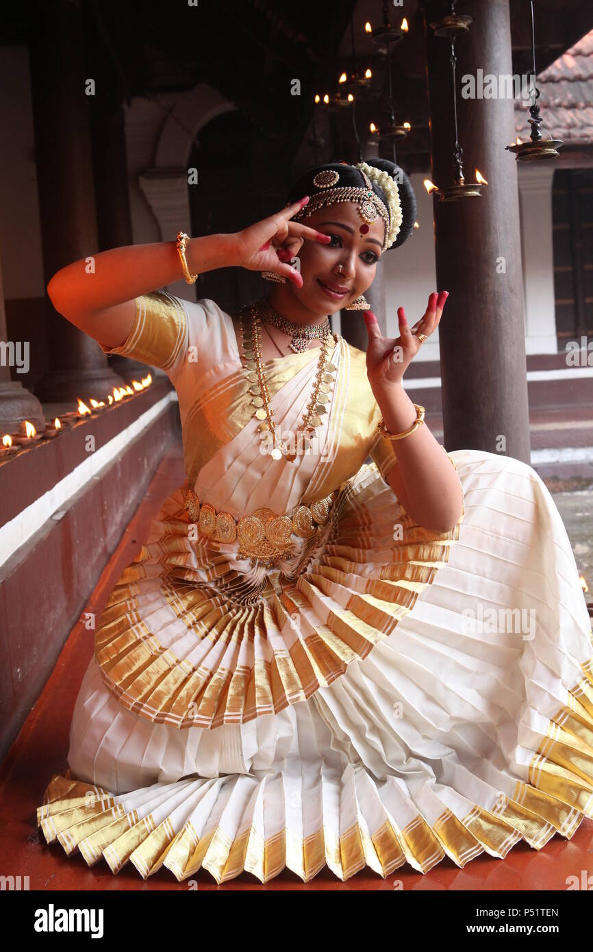 Mohini attam hi-res stock photography and images - Alamy