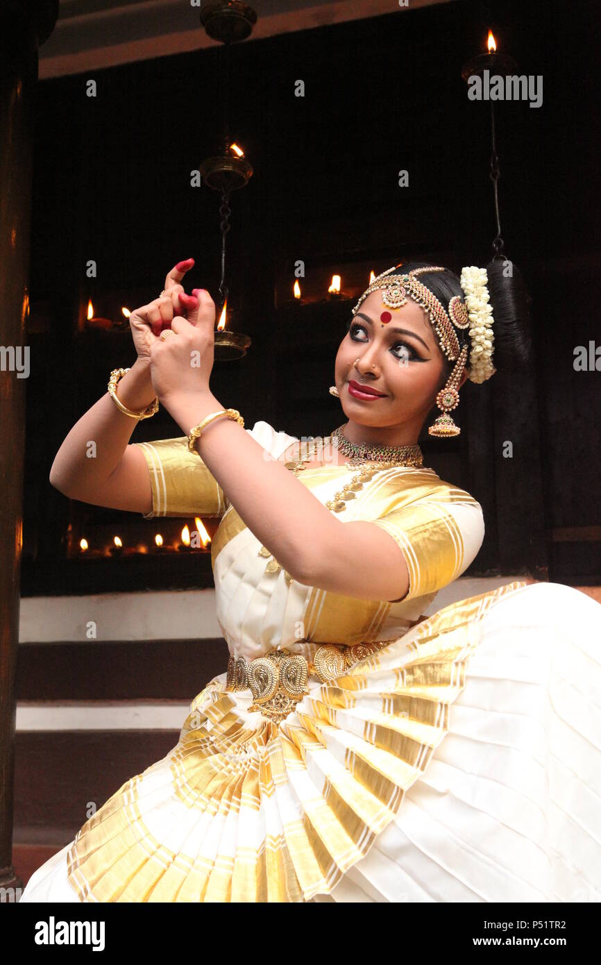 Mohiniyattam Dance
