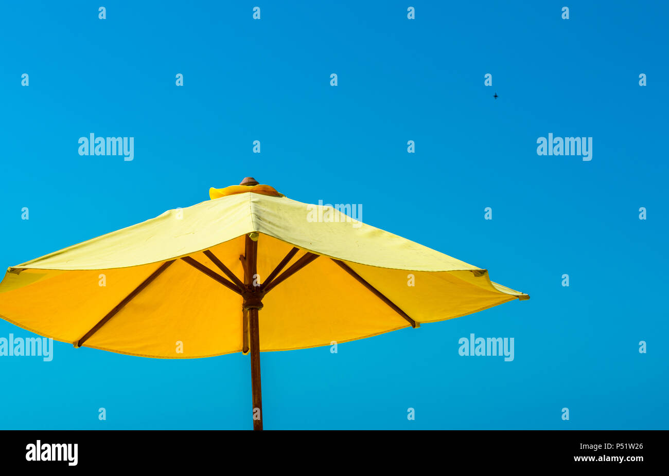 Yellow umbrella hi-res stock photography and images - Alamy