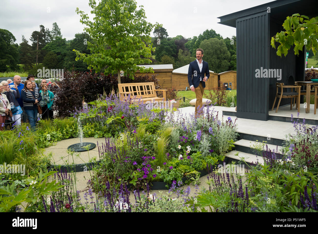 Nick bailey gardeners world tv presenter hi-res stock photography and ...