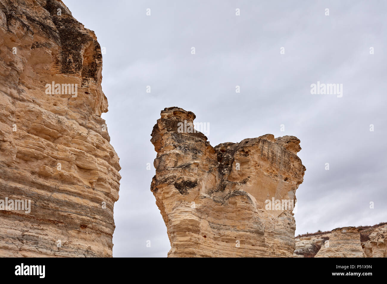 Exposed shale rock layers hi-res stock photography and images - Alamy