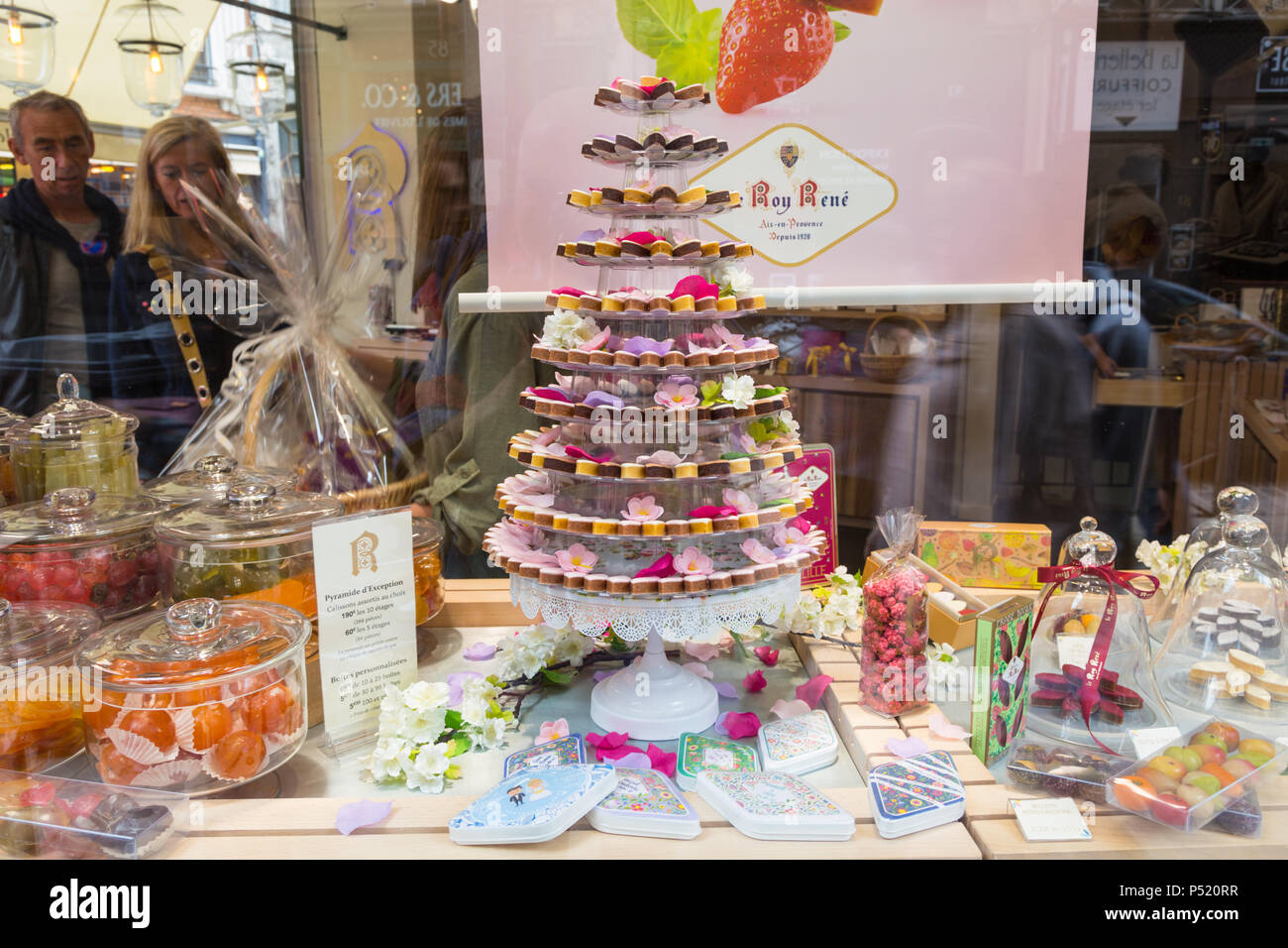 French shop window display hi-res stock photography and images - Alamy