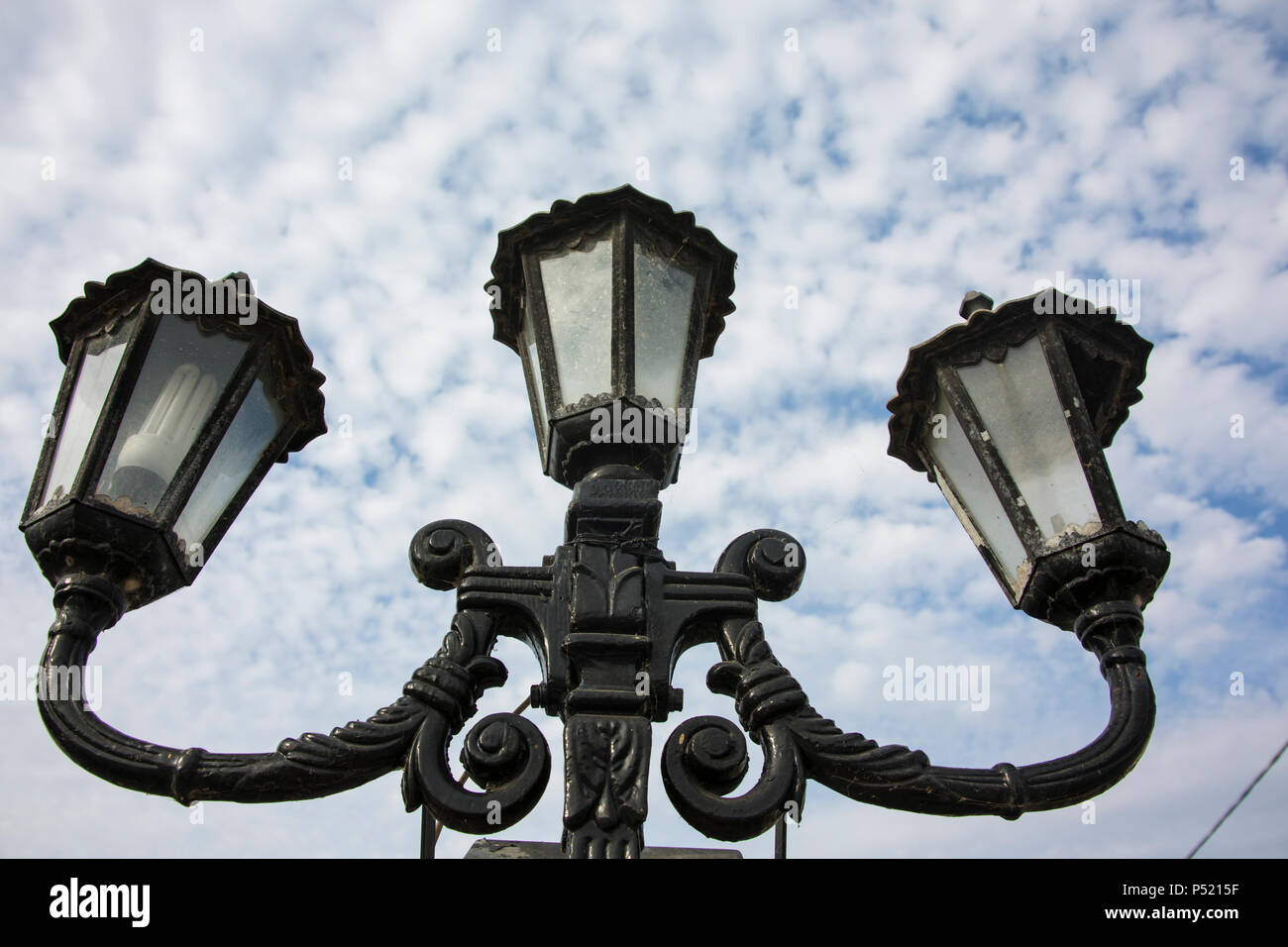 Lamp post outside hi-res stock photography and images - Alamy