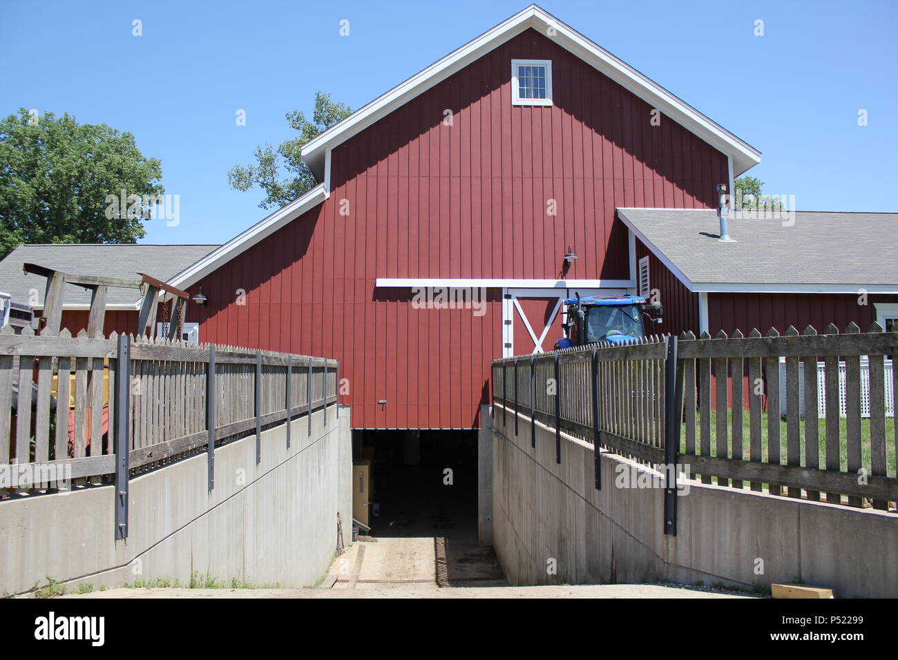 Traditional barn red building built for a farm Stock Photo - Alamy