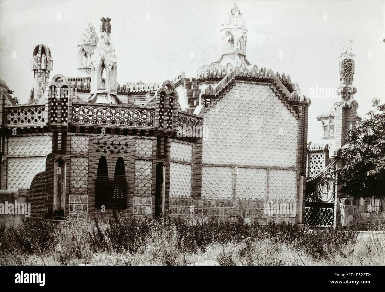 Pabellones guell hi-res stock photography and images - Alamy