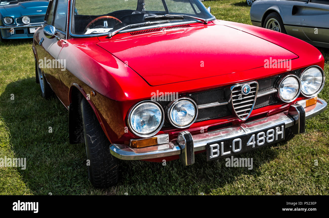 A vintage Alfa Romeo sports car Stock Photo - Alamy