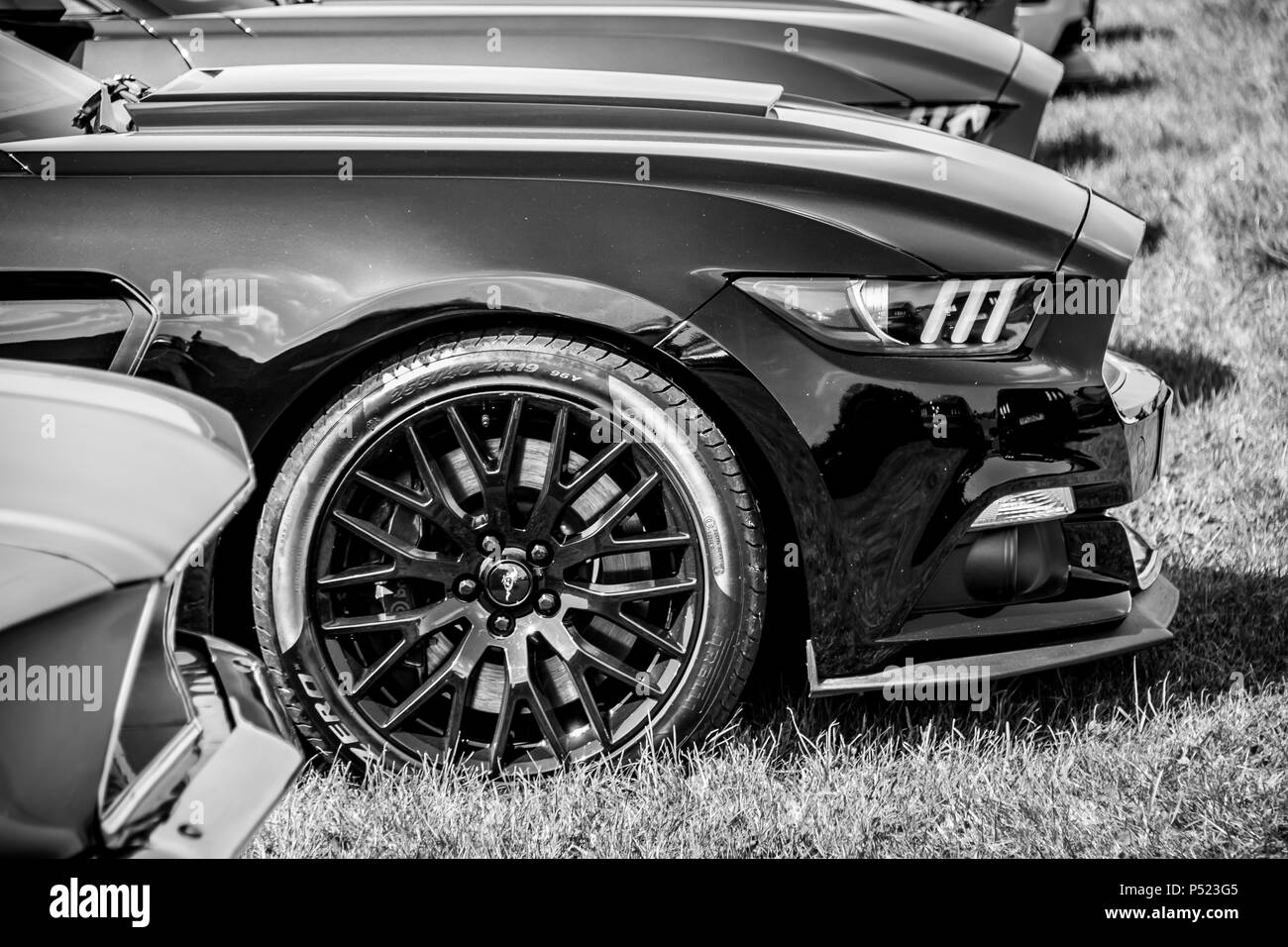Fast cars muscle cars Black and White Stock Photos & Images - Alamy