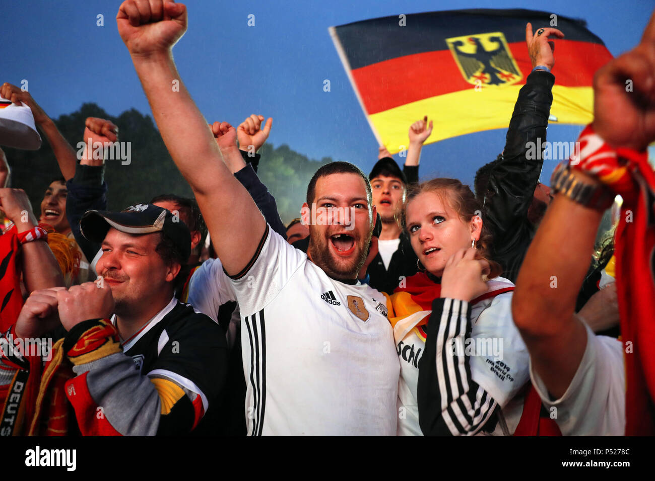 Cheering german fans gate hi-res stock photography and images - Alamy