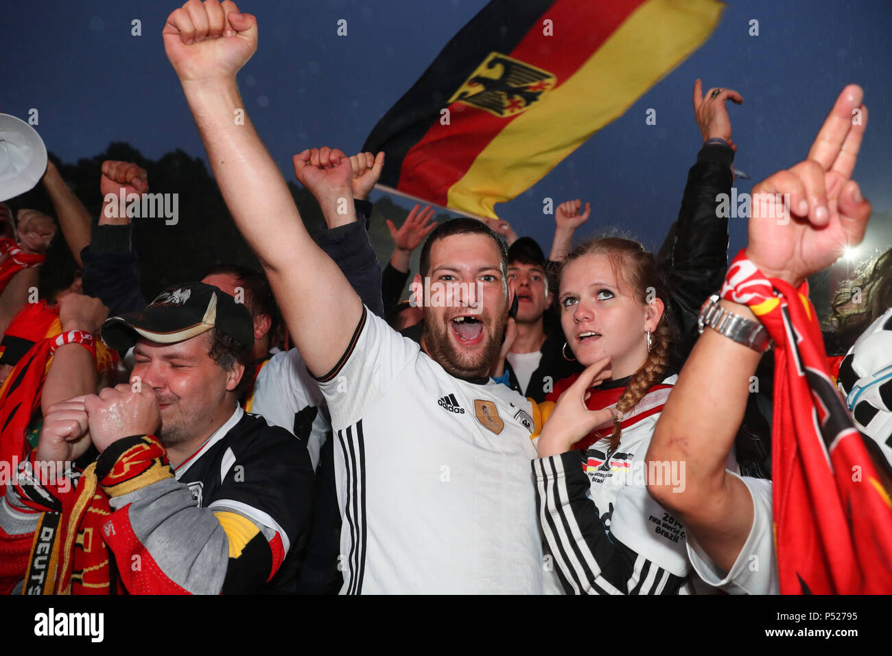 Cheering german fans gate hi-res stock photography and images - Alamy