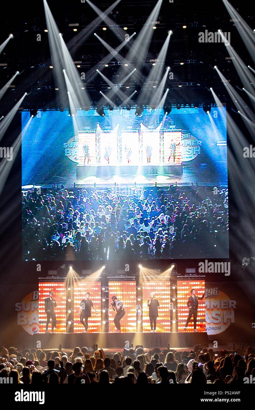 Zach herron hi-res stock photography and images - Alamy