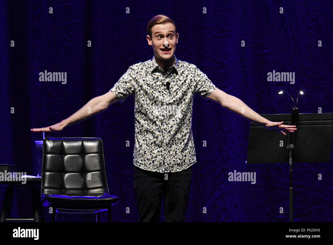 Hollywood medium tyler hi-res stock photography and images - Alamy